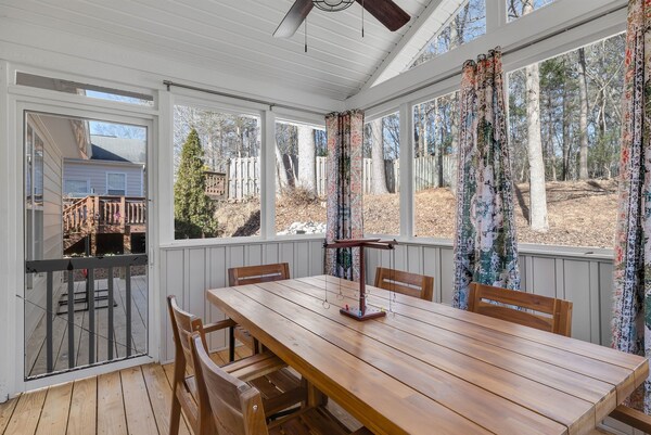 Screened-in Porch | Pet Friendly | Adjustable King Beds - Wake Forest, NC