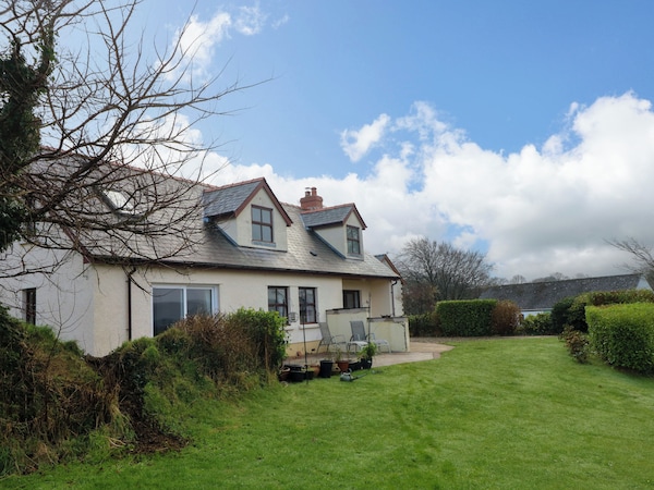 Bryn Tawel, Pet Friendly, Country Holiday Cottage In Eglwyswrw - Saint Dogmaels