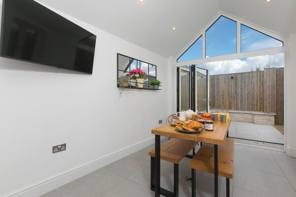 Captain's Walk, Family Friendly, Luxury Holiday Cottage In Newquay - Mawgan Porth