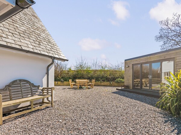 Capton Snug, Pet Friendly, Country Holiday Cottage In Dartmouth - Dittisham