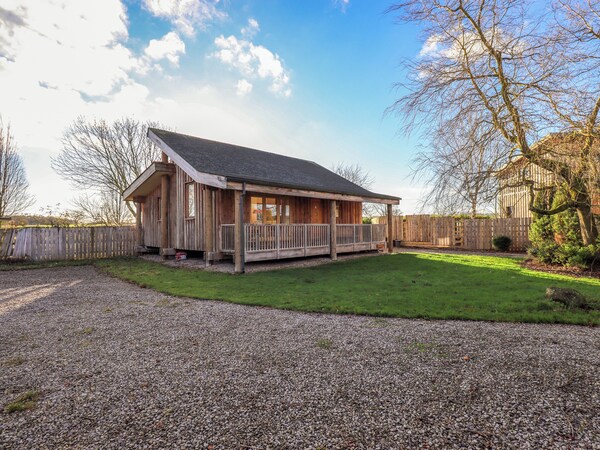 Cedrus Lodge, Pet Friendly, Character Holiday Cottage In Penrith - Northumberland