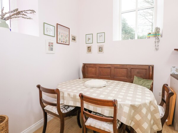 The Old Nant-y-fflint Chapel, Pet Friendly, With A Garden In Flint - Mold