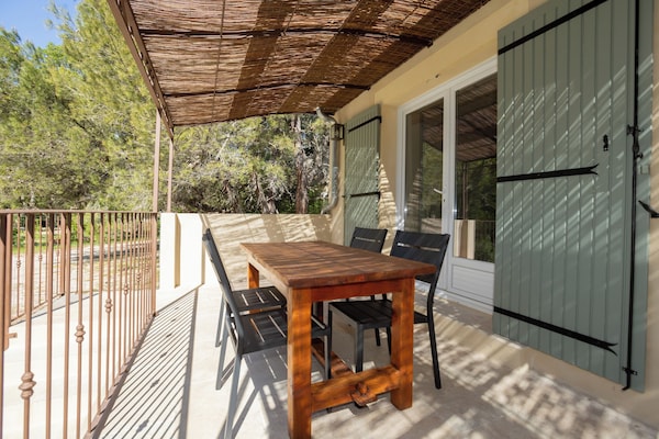 Maison 'Domaine De Meyrol - Gite 1' Avec Vue Sur Les Montagnes, Wi-fi Et Climatisation - Eyguières