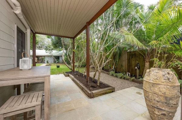 Opposite The Beach. Cute Beach House With 3 Bedrooms In New Brighton - South Golden Beach
