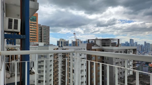 Smdc Light Residences Unit Has Massage Chair, Light Mall Linked To Mrt Station - Makati