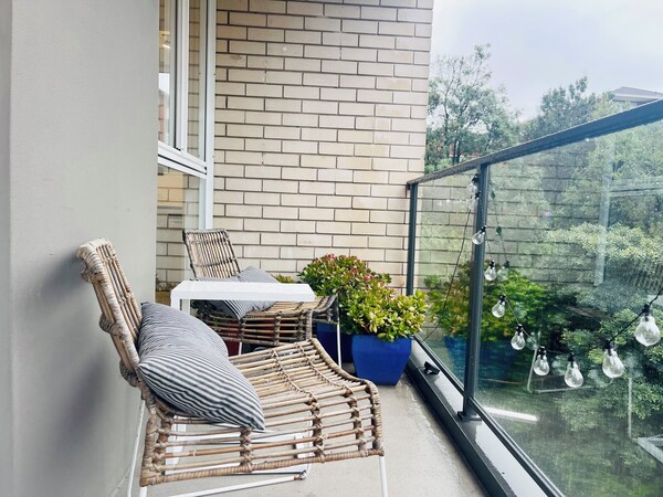 Charming Apartment With Green Aspects  In Vibrant Randwick - Kensington