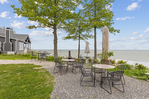 Lakefront Beach House - Sauna & Steam Pod Retreat - Geneva-on-the-Lake, OH