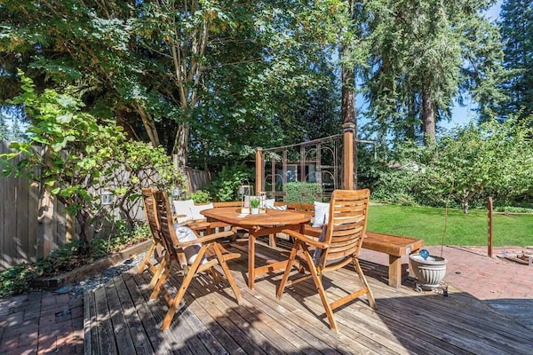 Mid-century Modern Home - 3-bedroom Rambler - Sammamish, WA