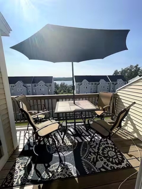 Lakeview 2-bedroom Condo In Laconia With Ac, Wifi - Sunset Waterfront, Gilmanton Iron Works