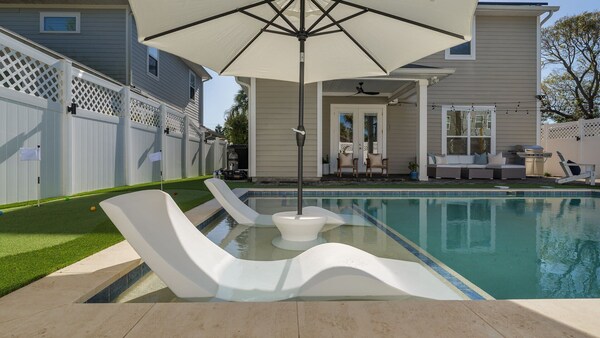 Luxe $1m Beach Home | Heated Pool | 5blks To Ocean - Jacksonville Beach, FL