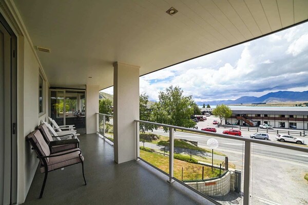 Ohana Tekapo Vista - 3br, Hot Tub & Stunning Views - Lake Tekapo