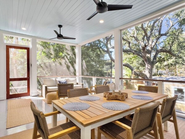 6 Br Home W/ Pool Close To Ocean | Chef's Kitchen - Mount Pleasant, SC