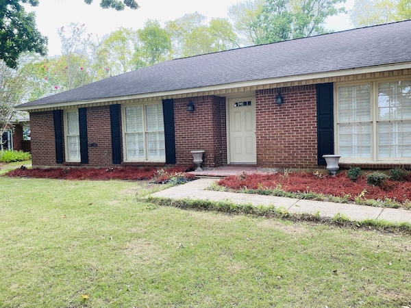 Cozy, Comfortable, Quiet Home 3-beds / 2-bath With High Speed Internet - Millbrook, AL