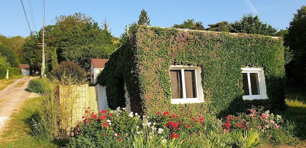 The Maison En Feuilles: A Charming Retreat With Garden, Terrace, Perfect For 2 - Mantes-la-Jolie