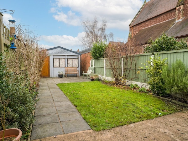 Pass The Keys | Colourful, Homely 2 Bed Terrace - Shrewsbury