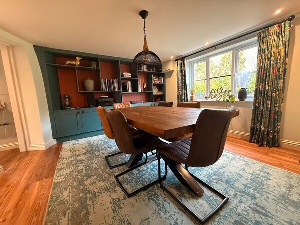 The Old Coach House: Enchanting Three-bedroom Holiday Cottage - Cambridgeshire