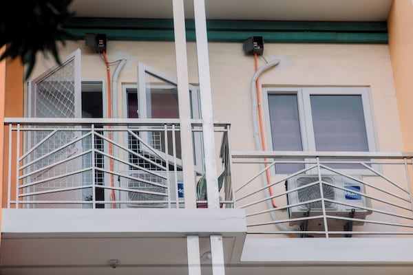 Léo's Cachette: Your Modern Cityscape Of Comfort And Convenience In Naga City - Naga