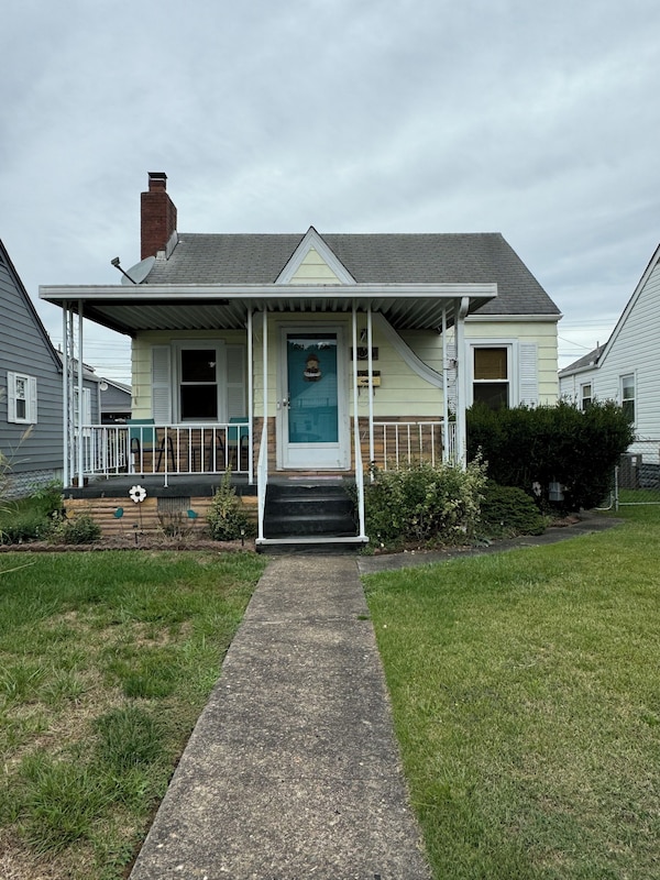 Charming 2-bedroom Bungalow - Close To Everything! - West Virginia