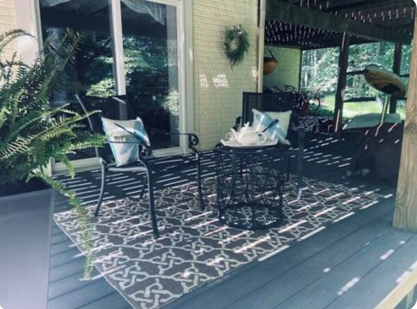 Large Open Suite Nestled Among The Trees - Owings Mills, MD
