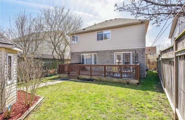 Spacious 5 Bedroom Home In Cambridge - Guelph