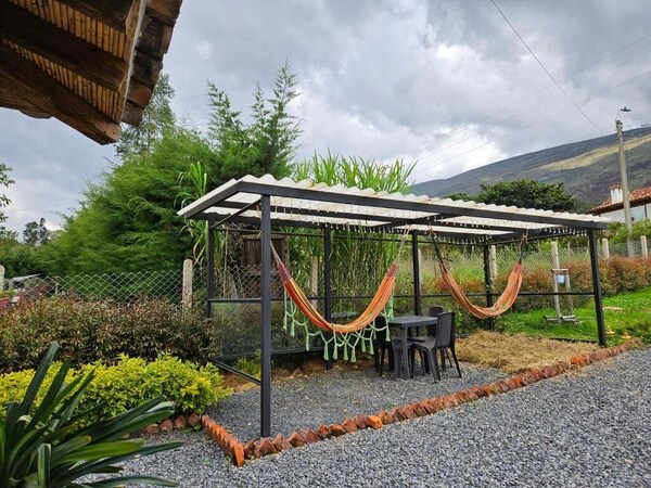 Cabaña Con Vista A Las Montañas Y A La Ciudad, Ideal Para Familias Y Parejas. - Sáchica