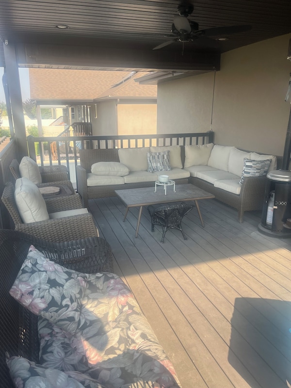 3 Bedroom 2.5 Bath Main Level Home With Hot Tub - Syracuse, UT