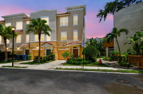 Pool Access, Patio & Bbq, Family & Pet Friendly - Tampa, FL