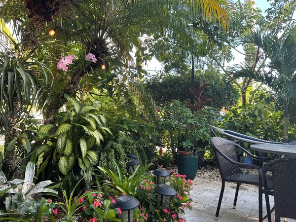Charming 2-bedroom House With Gorgeous Patio Garden - Boca Ratón, FL