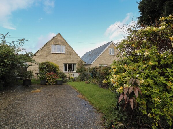 Old Harry Cottage 16, With A Garden In Swanage - Swanage