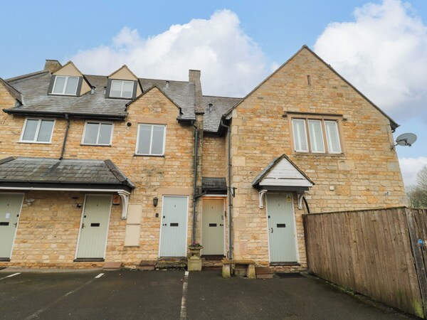 Tree Tops, Pet Friendly, Character Holiday Cottage In Broadway - Broadway