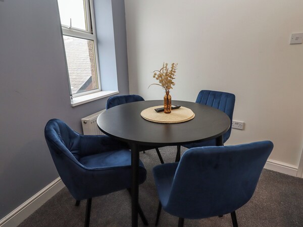 Room 6 Studio 2nd Floor, Romantic In Blackpool - Blackpool