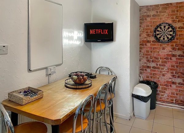 Living Large 5br Home - Parking - Ideal For Groups - Portobello - West Midlands