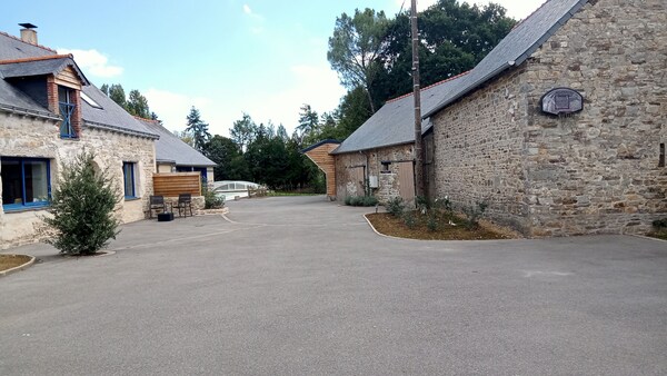 Grand Gîte 6 Chambres Proche De Rennes, 2sdb, 3wc, Piscine Chauffée, éTang 10p - Ille-et-Vilaine