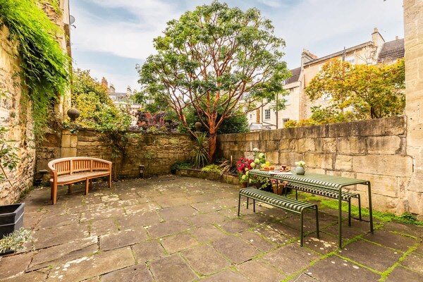 Grand Georgian Townhouse With Garden - Bath