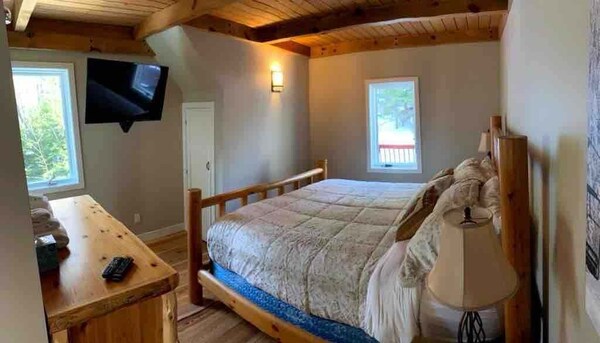 The Slopeside Estate Guesthouse: Ski On/off, Hot Tub, Views! - Killington, VT
