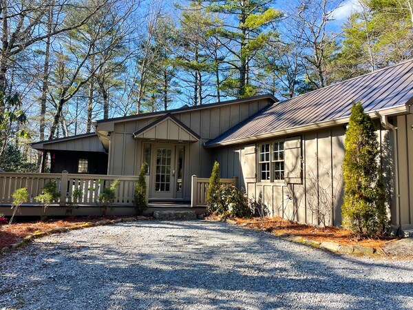 New Rental. Airy Cabin In The Woods 3 Bed/3 Bath Fireplace, Bunk Room, Starlink - Highlands, NC