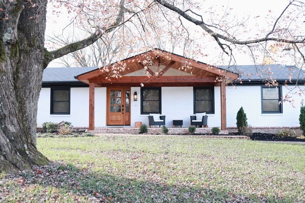 Cozy Home Near Bourbon Trail, & Ky Derby, Large Covered Patio, Fenced Backyard - Mount Washington, KY