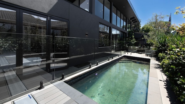 'Block' Out Some Time At This Luxury Villa - Mordialloc