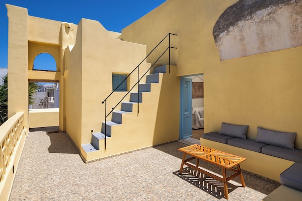 Aerie Neoclassical  By Thireon Charming 2-bedroom Villa In  Oia With Ac, - Santorini