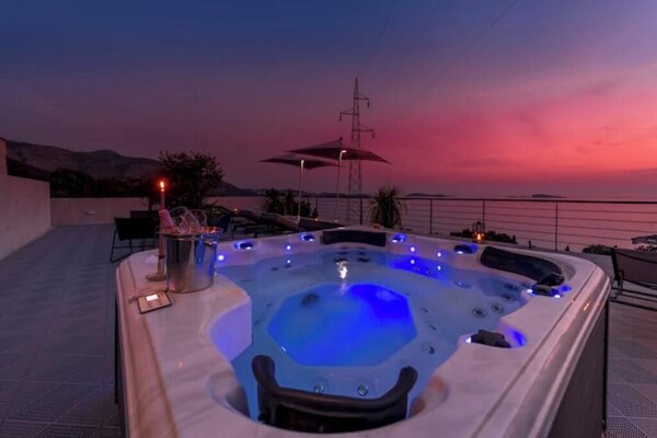 Villa Poco Loco-sea View Apartment With Jacuzzi - Cavtat