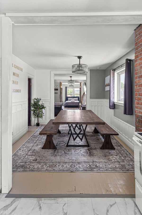 Buffalo Villa For Large Groups - Buffalo, NY
