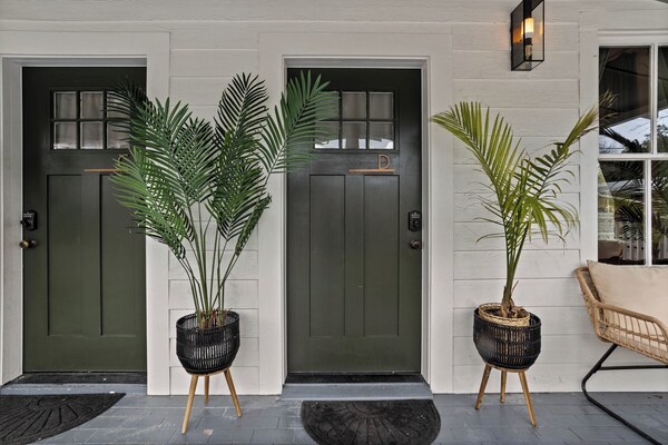 Walk To Town,beach, Fenced Courtyard & Firepit - Ocean Springs, MS