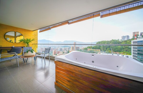 Modern 5 Bedroom W/jacuzzi & Amazing View, Poblado - Itagüí