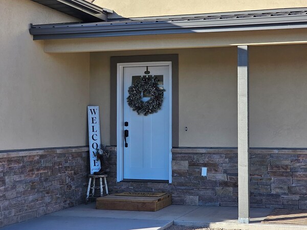 Modern Cozy Retreat - Montrose, CO