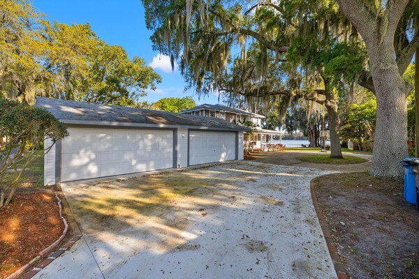 Charming Tampa Lakehouse - Prime Location Close To Everything! - Land O' Lakes, FL