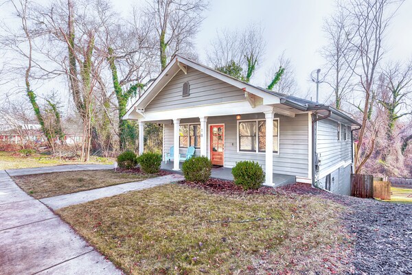 Charming Atl Bungalow Close To Popular Attractions! Fast Fiber Internet And Cozy - Atlanta, GA