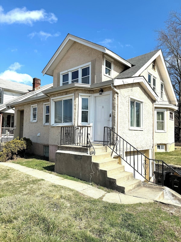 Spacious 2br Cincinnati Apt | Prime Location - Harrison, OH