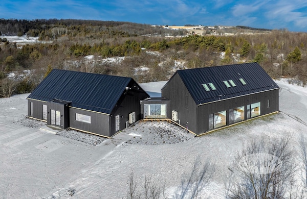 Stunning New 5 Bed 5 Bath Country Home! - Shelburne