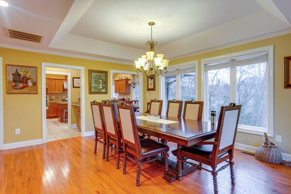 Spacious Lakefront Apt W/ Deck In Fayetteville! - Fayetteville, NC
