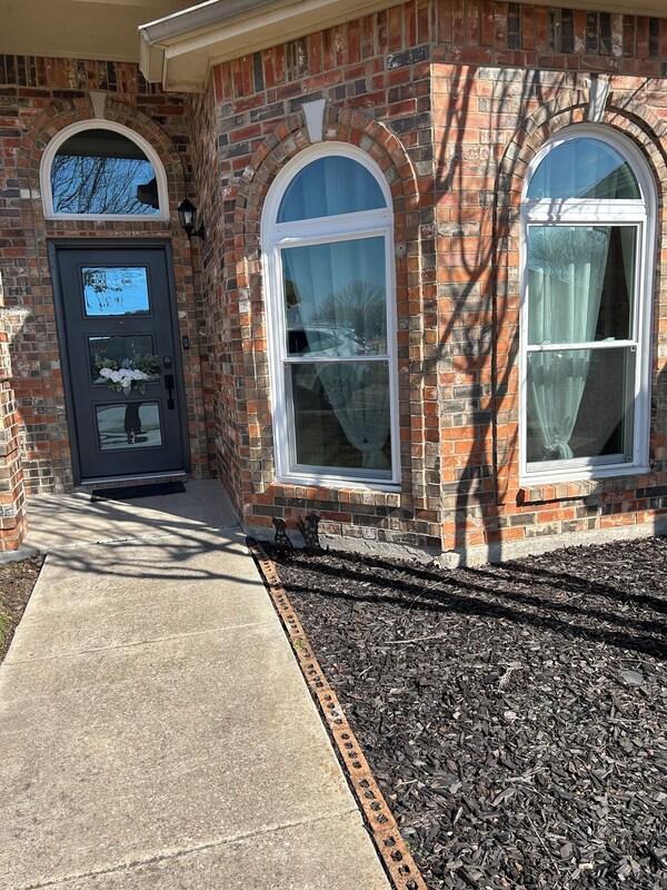 Location! Location! Rare Find. Three Bedroom Two Bath House Located In Rockwall. - Rockwall, TX